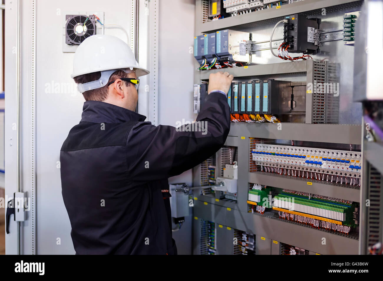 Man worker checking advanced industrial control panel Stock Photo - Alamy