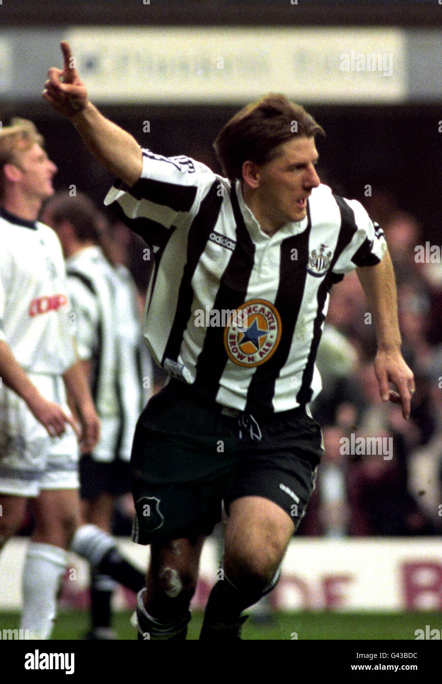 Peter Beardsley celebrates after scoring to equalize for Newcastle ...