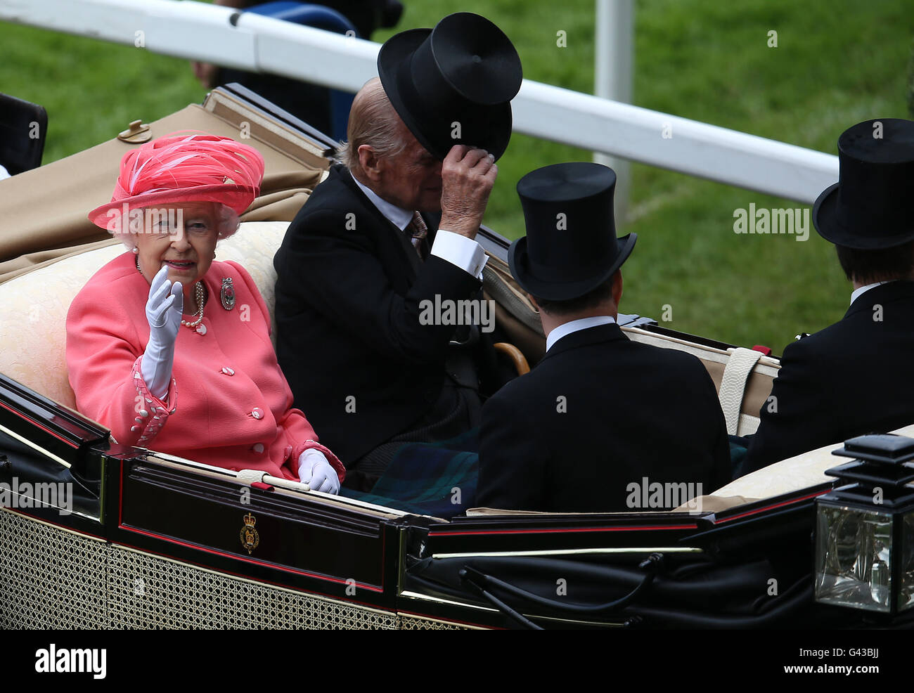 Queen elizabeth ii headshot 2016 hi-res stock photography and images ...