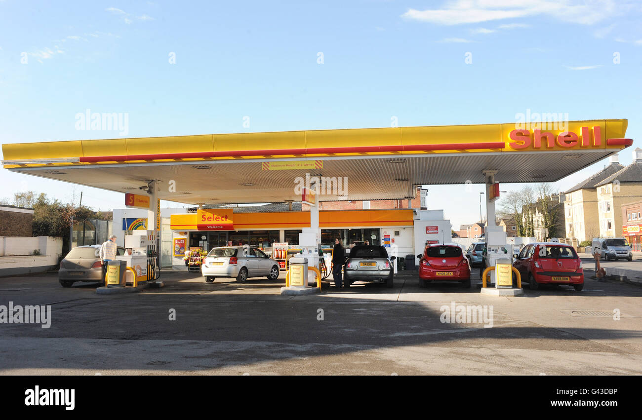 Shell petrol station sign hi-res stock photography and images - Alamy Shell petrol station sign hi-res stock photography and images - Alamy