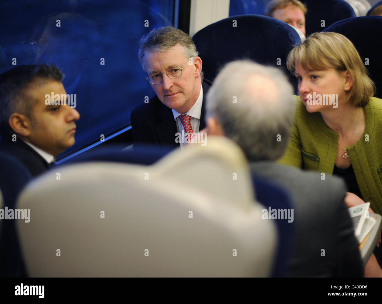 Right and shadow home secretary yvette cooper centre hi-res stock ...