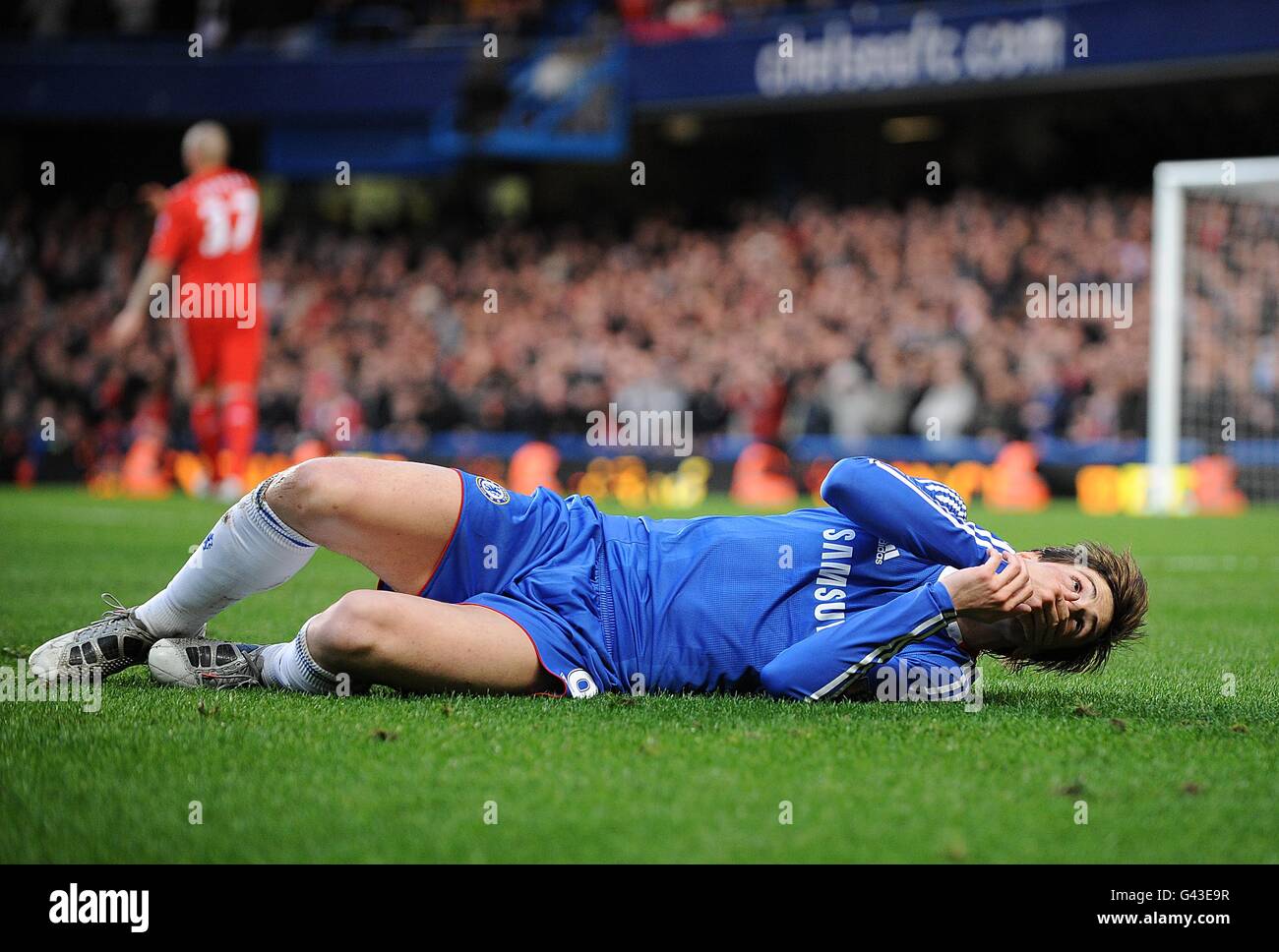 Chelseas fernando torres lies injured hi-res stock photography and ...