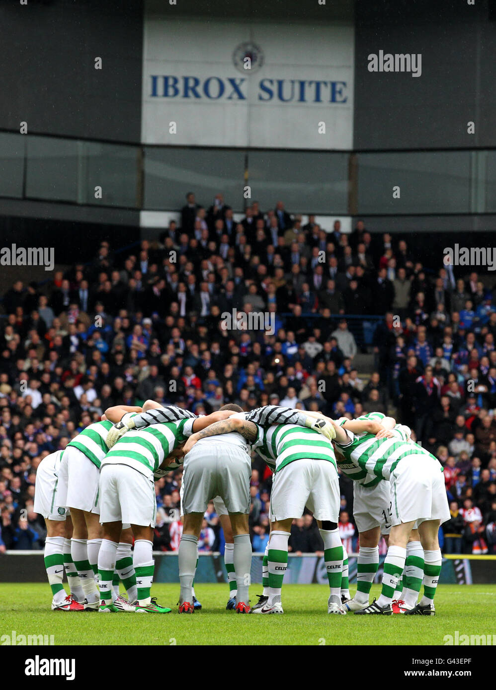 Celtic do the huddle at rangers stadium hi-res stock photography and ...