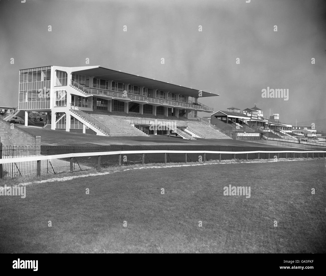 Tattersalls enclosure hi-res stock photography and images - Alamy