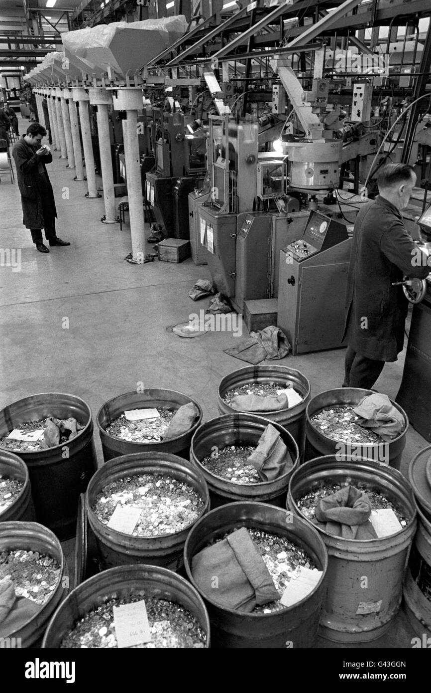 Decimalisation 1970s hi-res stock photography and images - Alamy