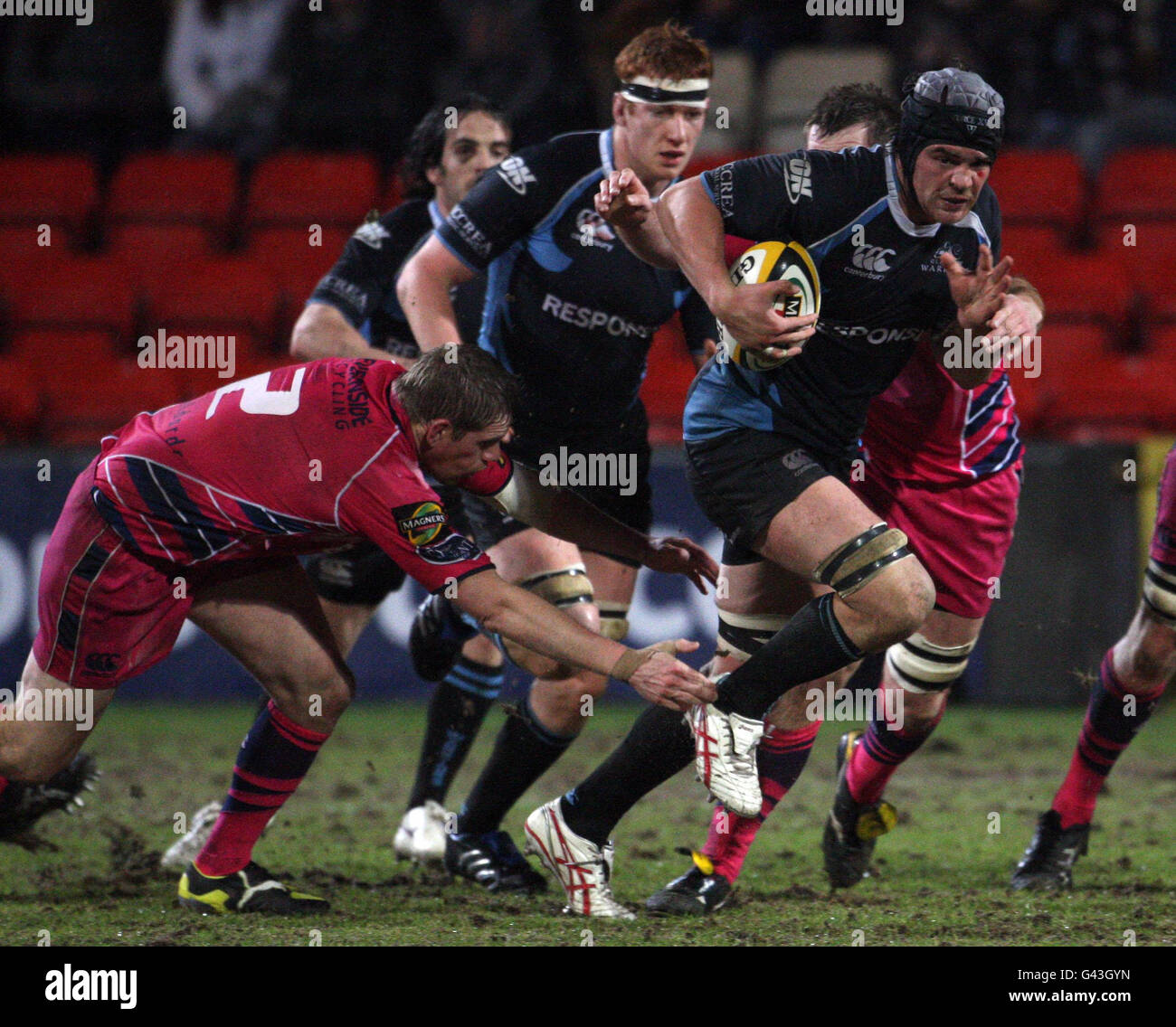 Rugbyu magners full length tackling mangpa hi-res stock photography and ...
