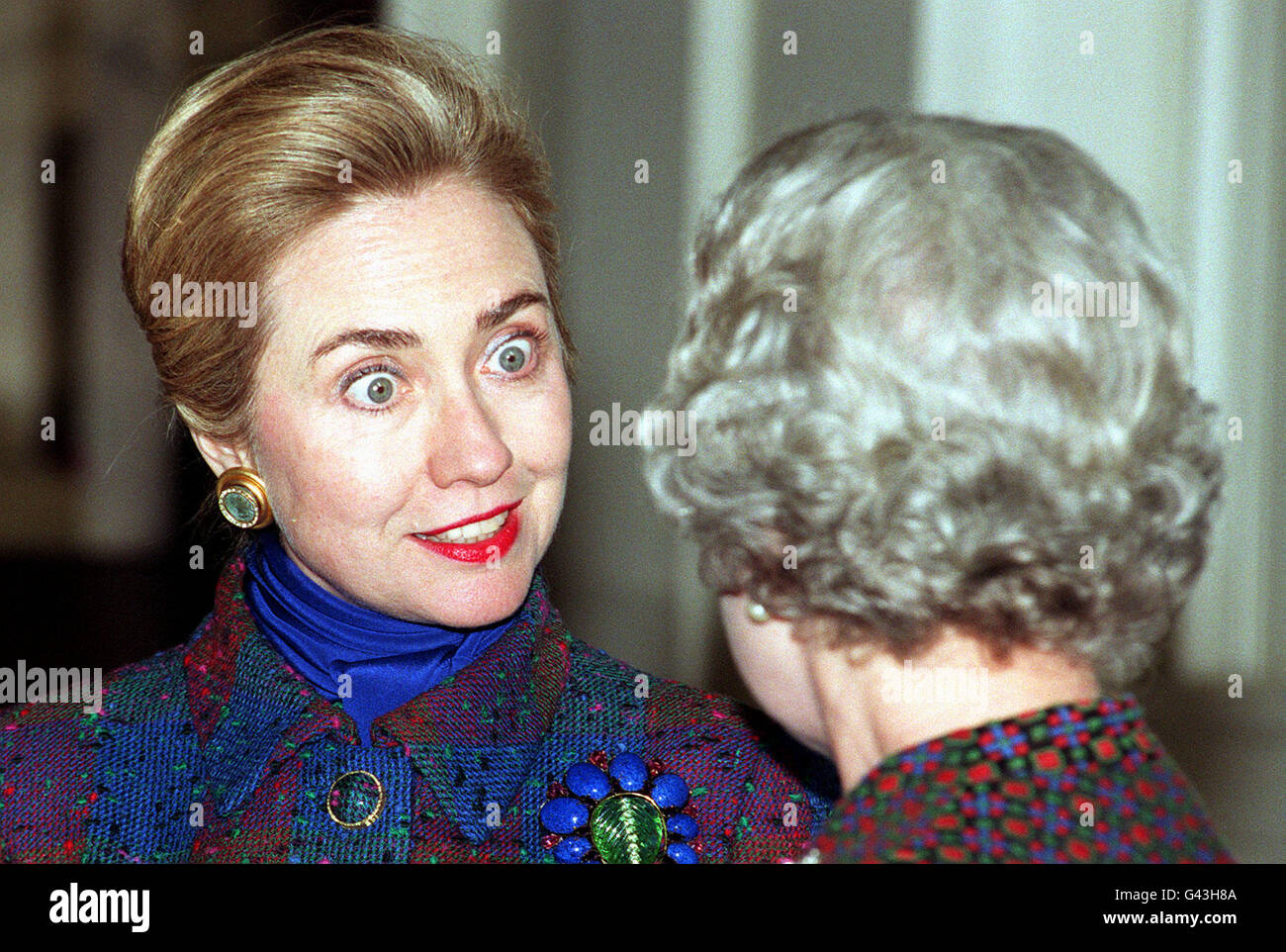 Hillary Clinton, wife of American President Bill Clinton, chats with ...