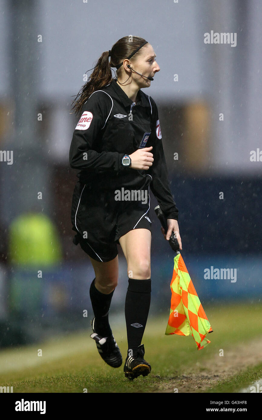 Football female referee datacoapplies hi-res stock photography and ...