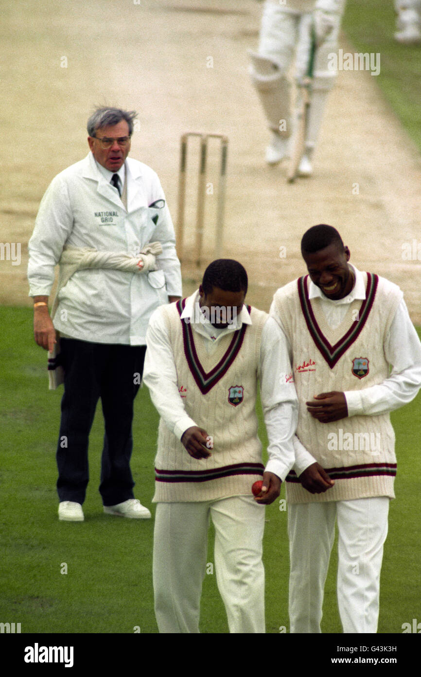 Sport cricket shouting hi-res stock photography and images - Alamy