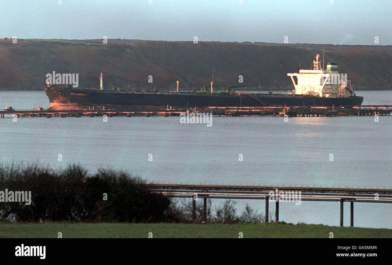 The supertanker Sea Empress moored at a jetty at Milford Haven Stock ...