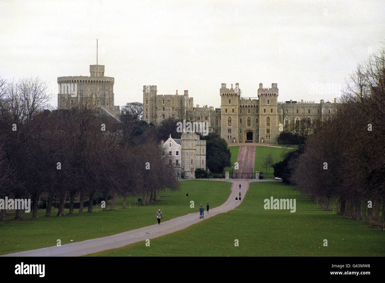 Windsor castle exterior grounds hi-res stock photography and images - Alamy