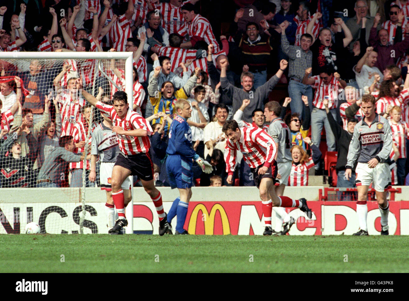 Sport football action neil shipperley hi-res stock photography and ...