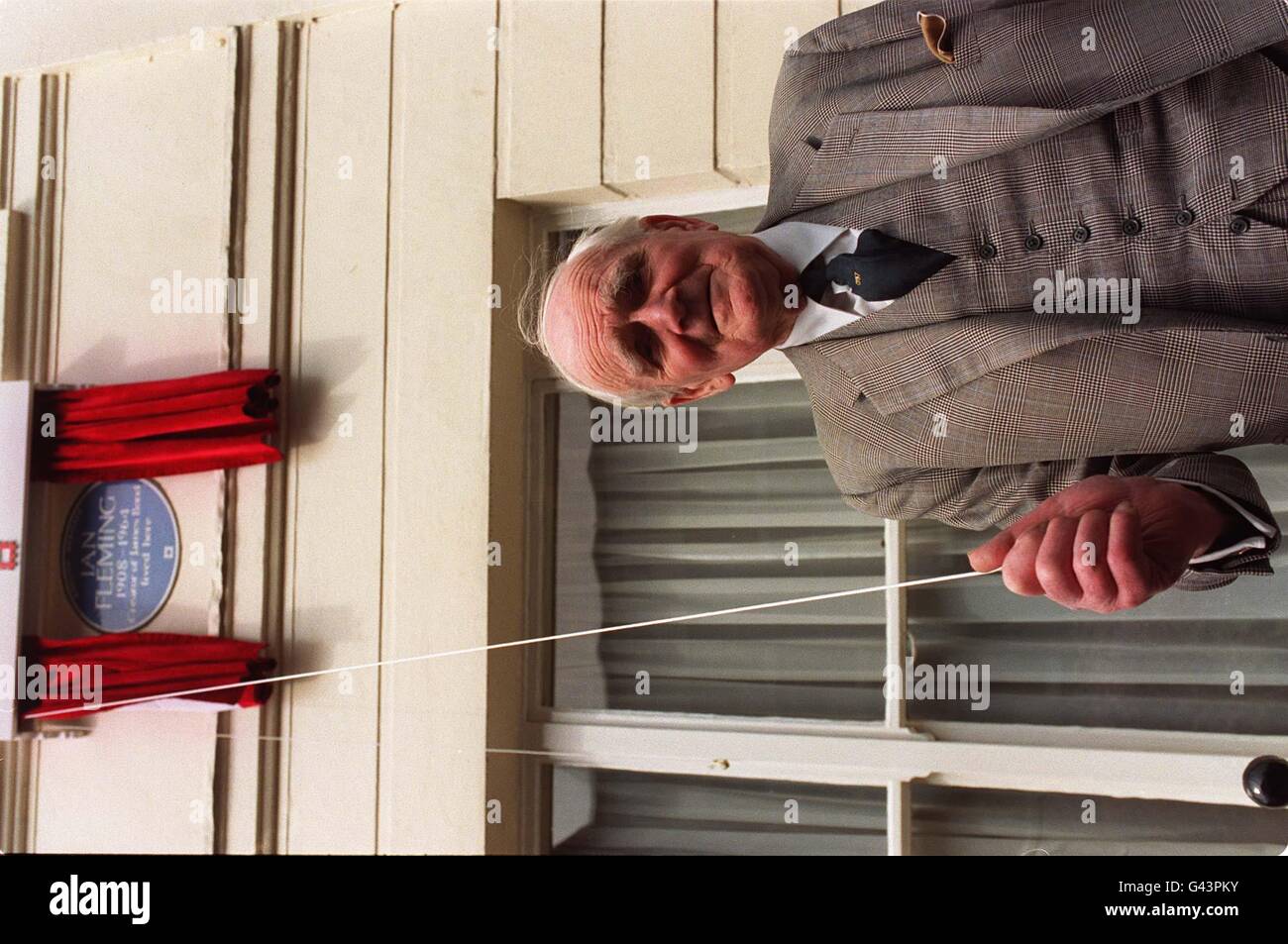 Q in james bond films hi-res stock photography and images - Alamy