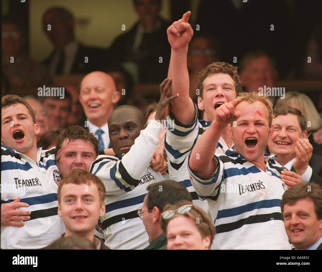 Members of Bath's victorious rugby union team celebrating at Twickenham ...