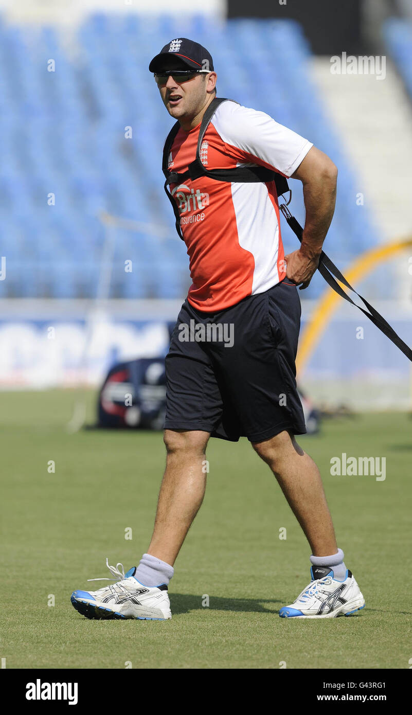 Cricket england full length training mangms hi-res stock photography ...