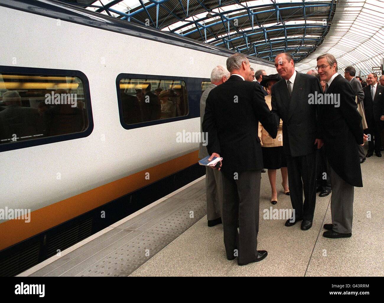 Train facing right hi-res stock photography and images - Alamy