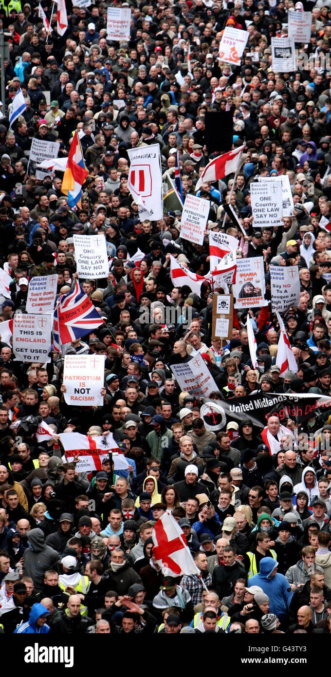 EDL demonstration in Luton. A large group of English Defence League ...