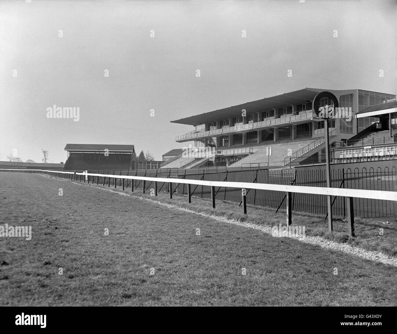 Sport racing cheltenham Black and White Stock Photos & Images - Alamy
