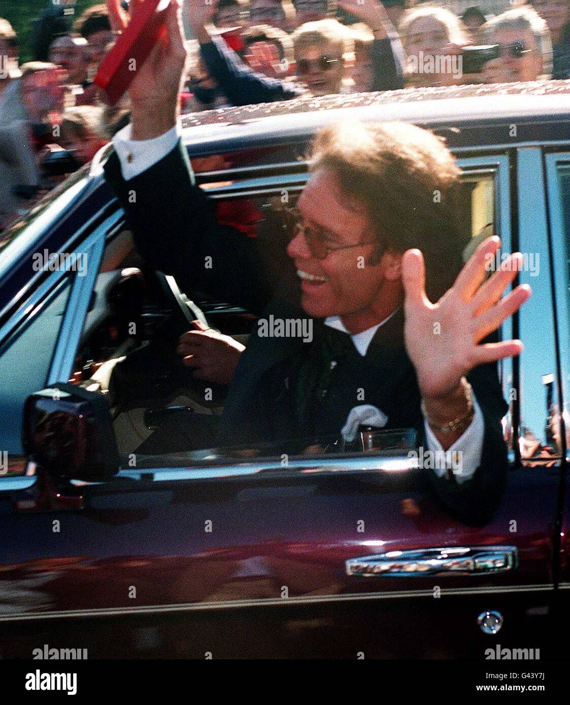 Cliff richard knighthood car shot hi-res stock photography and images ...