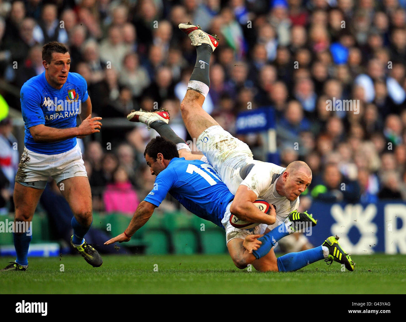 Rugbyu england full length tackling mangms hi-res stock photography and ...