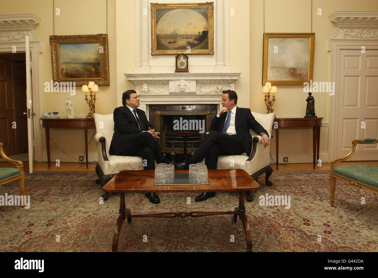 Number 10 downing street inside hi-res stock photography and images - Alamy