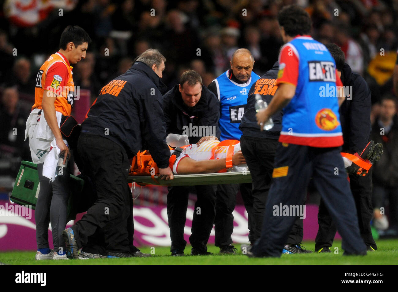 Stretcher medics injury full length ampics hi-res stock photography and ...