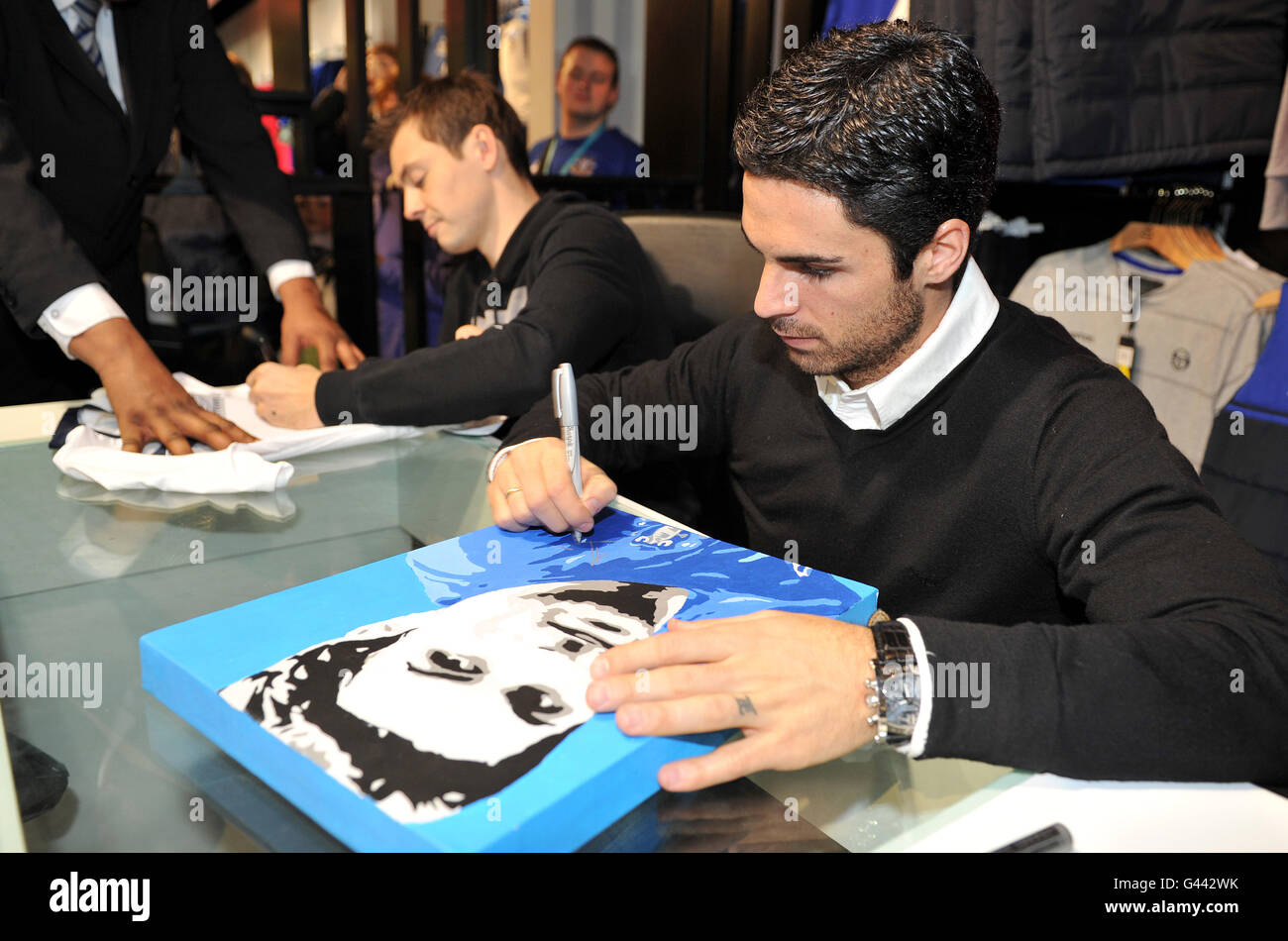 Soccer players shopping hi-res stock photography and images - Alamy