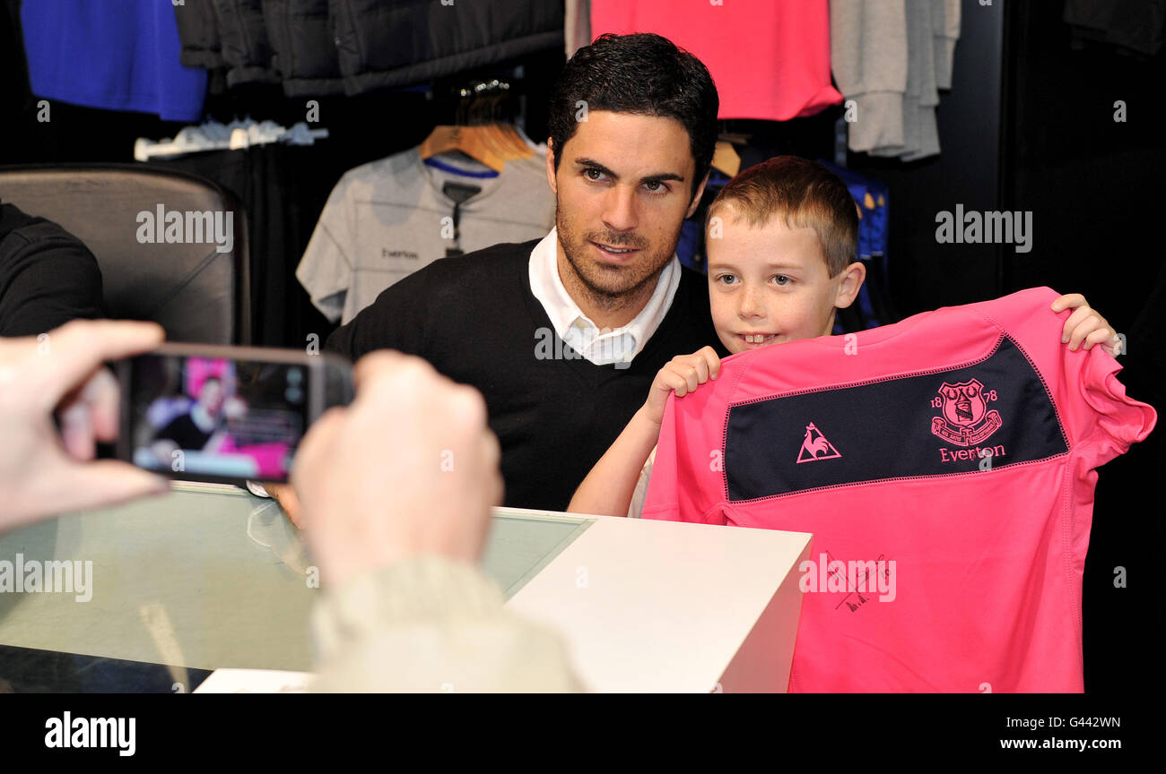 Soccer - Everton Player Signing at Everton Two - Liverpool One Stock ...