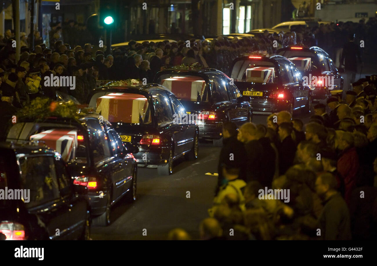 Flag draped coffins hi-res stock photography and images - Alamy