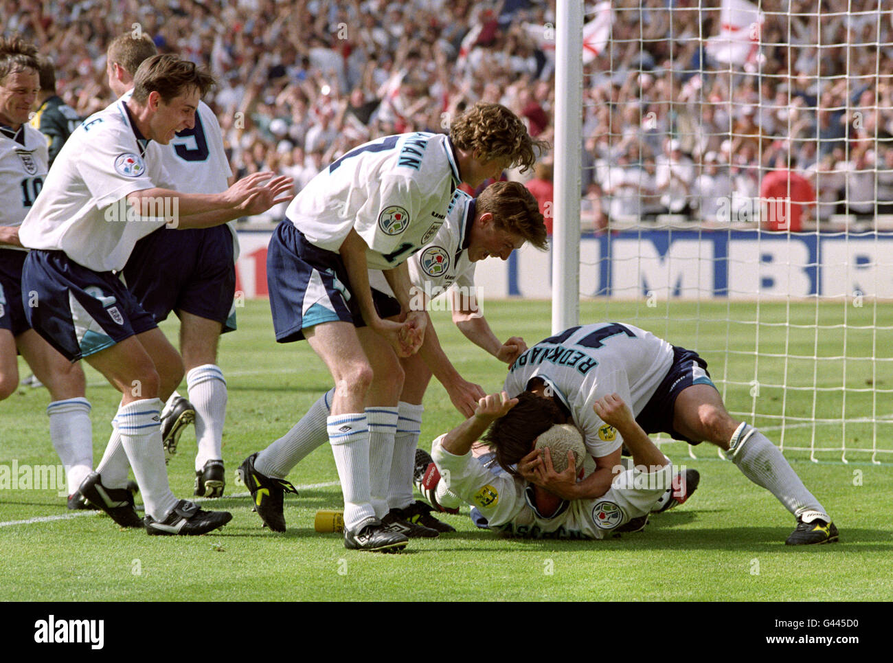 Paul gascoigne england euro 96 hi-res stock photography and images - Alamy