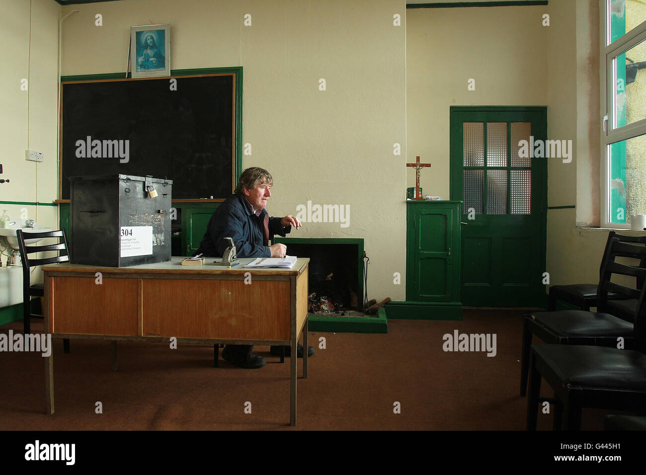 Presiding Officer Micheal Leneghan waits in the polling station in ...