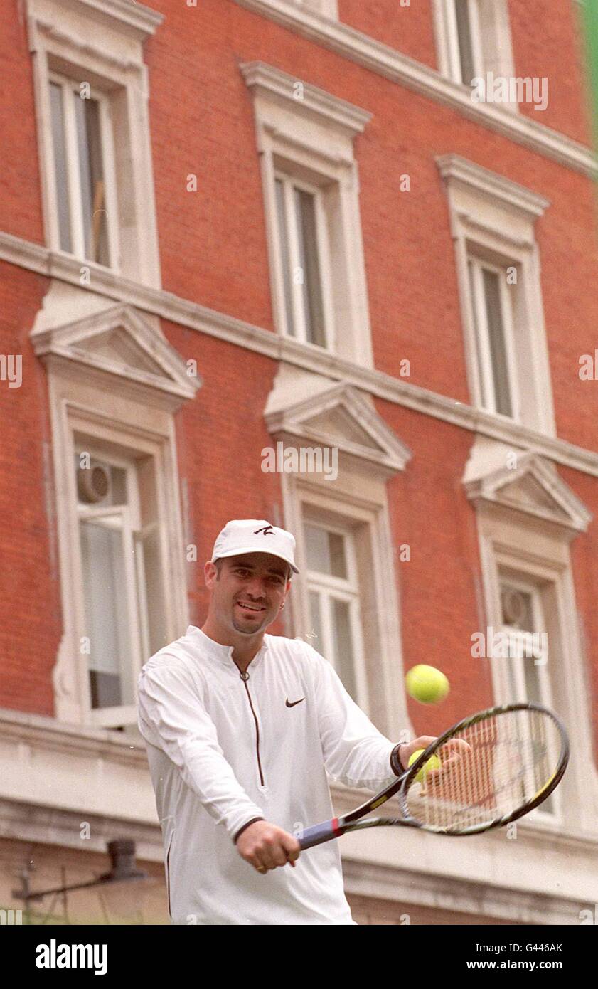 Tennis star Andre Agassi plays Pete Sampras in London's Covent Garden ...