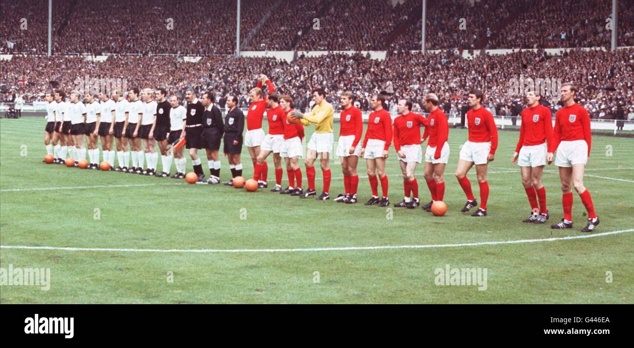 World cup 1966 england squad hi-res stock photography and images - Alamy