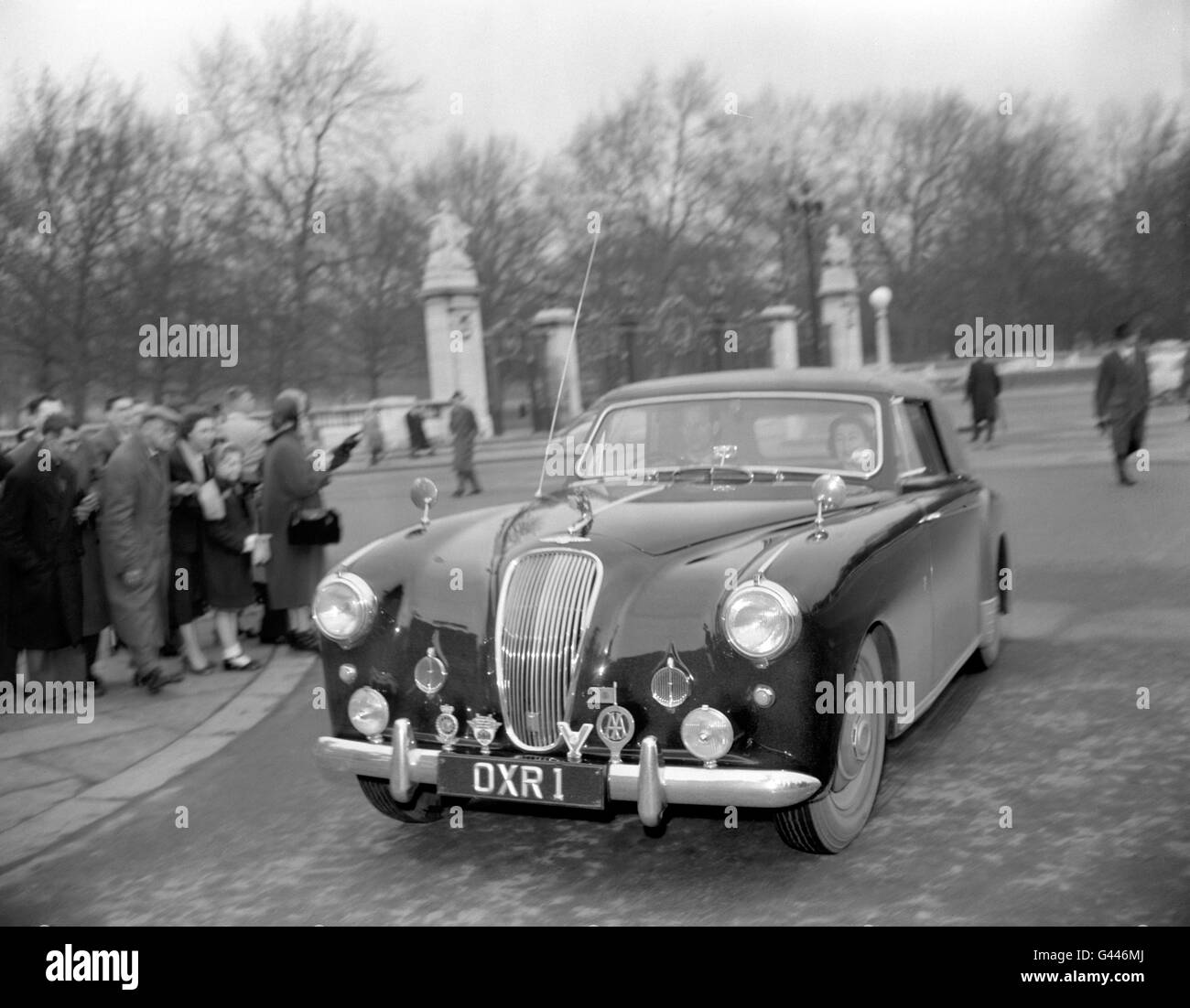 The waiting crowd outside Buckingham Palace see the Duke of Edinburgh ...