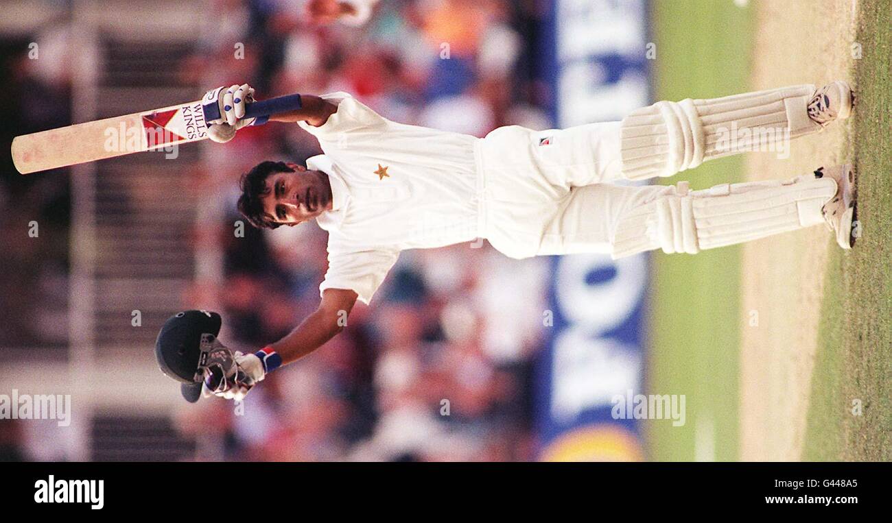 Pakistan opener Saeed Anwar celebrates his century against England on ...