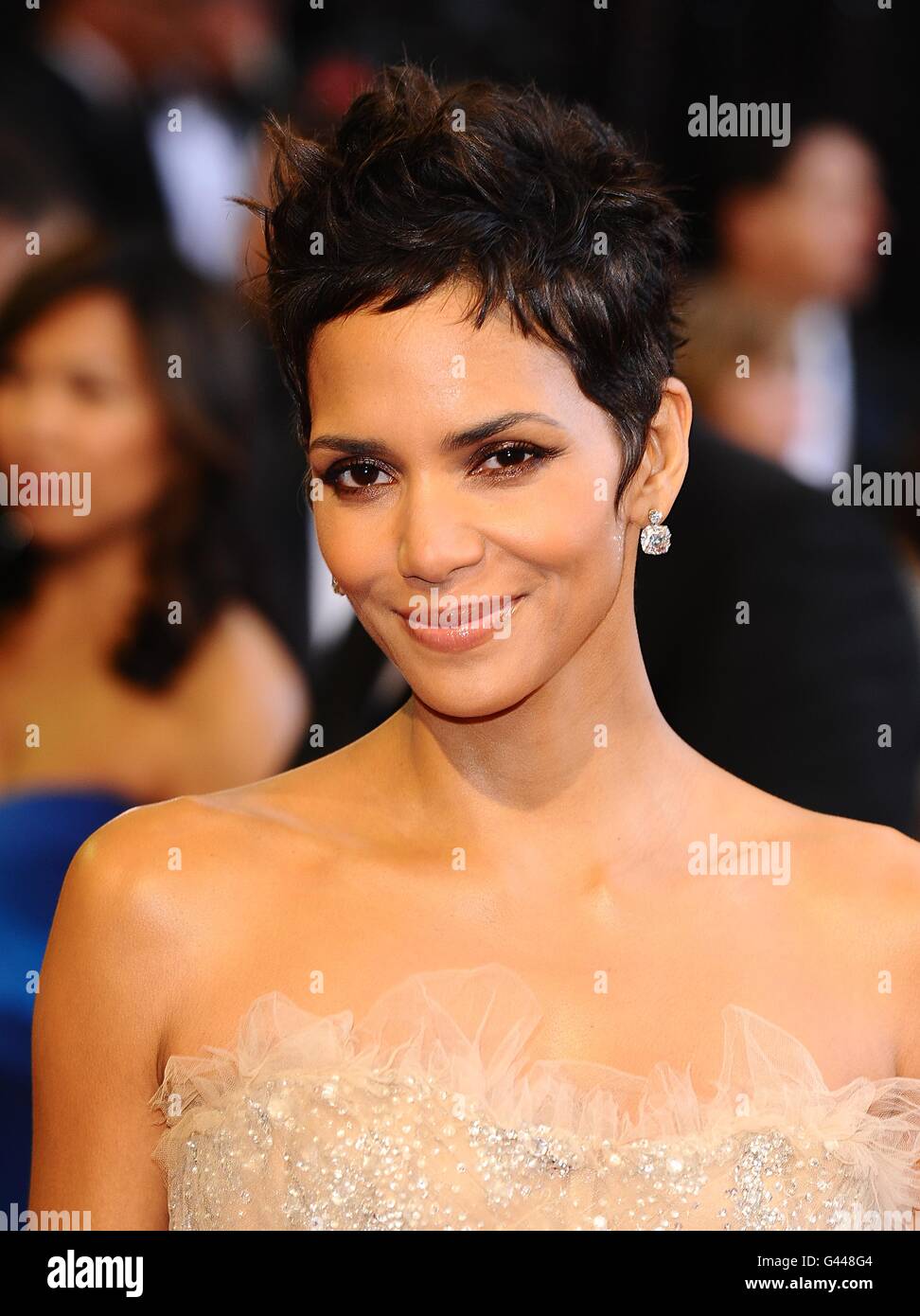 Halle berry portrait hi-res stock photography and images - Alamy