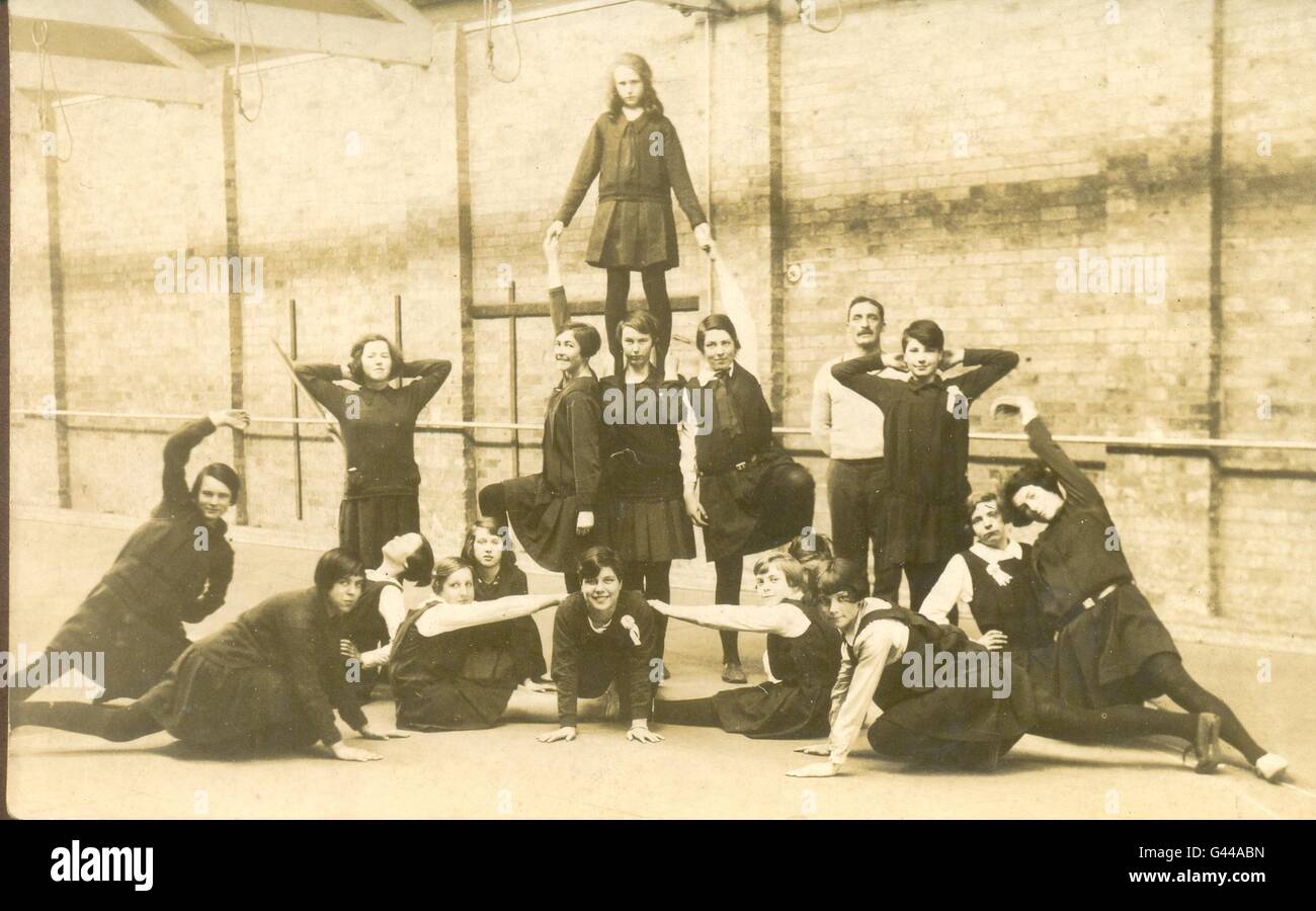 Class of schoolgirls in gymnasium for physical exercise Stock Photo - Alamy