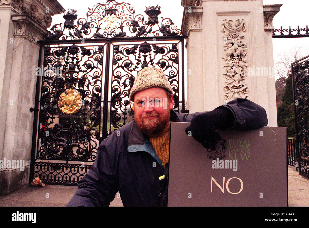 Pat Mills, a gardener at Kew Gardens for 25 years, joins the strike ...
