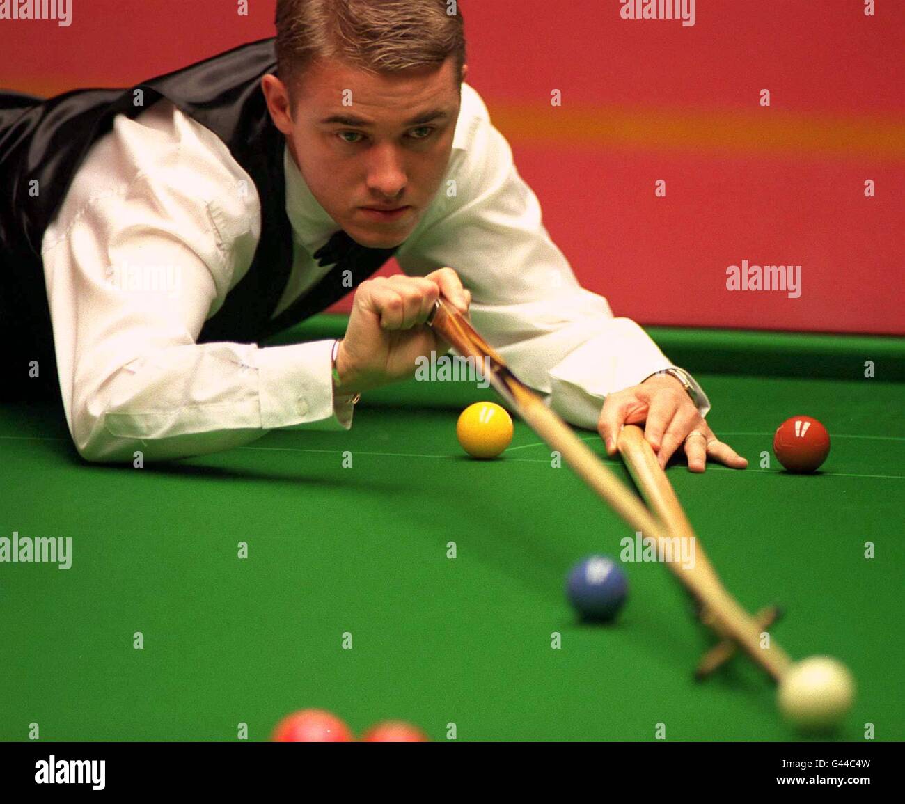 SNOOKER Hendry action2 Stock Photo - Alamy