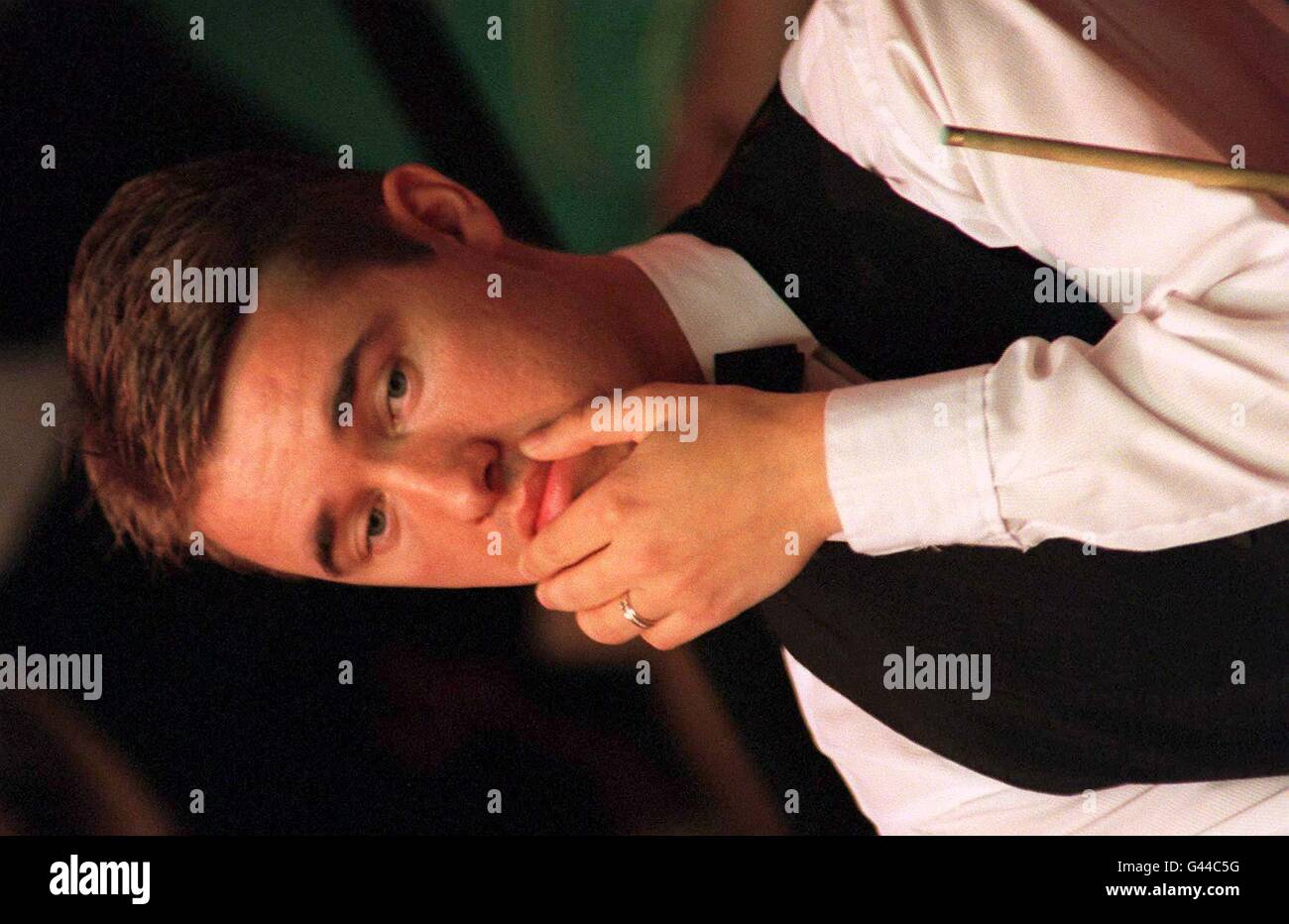 Nervous start from defending World Snooker Champion Stephen Hendry as ...