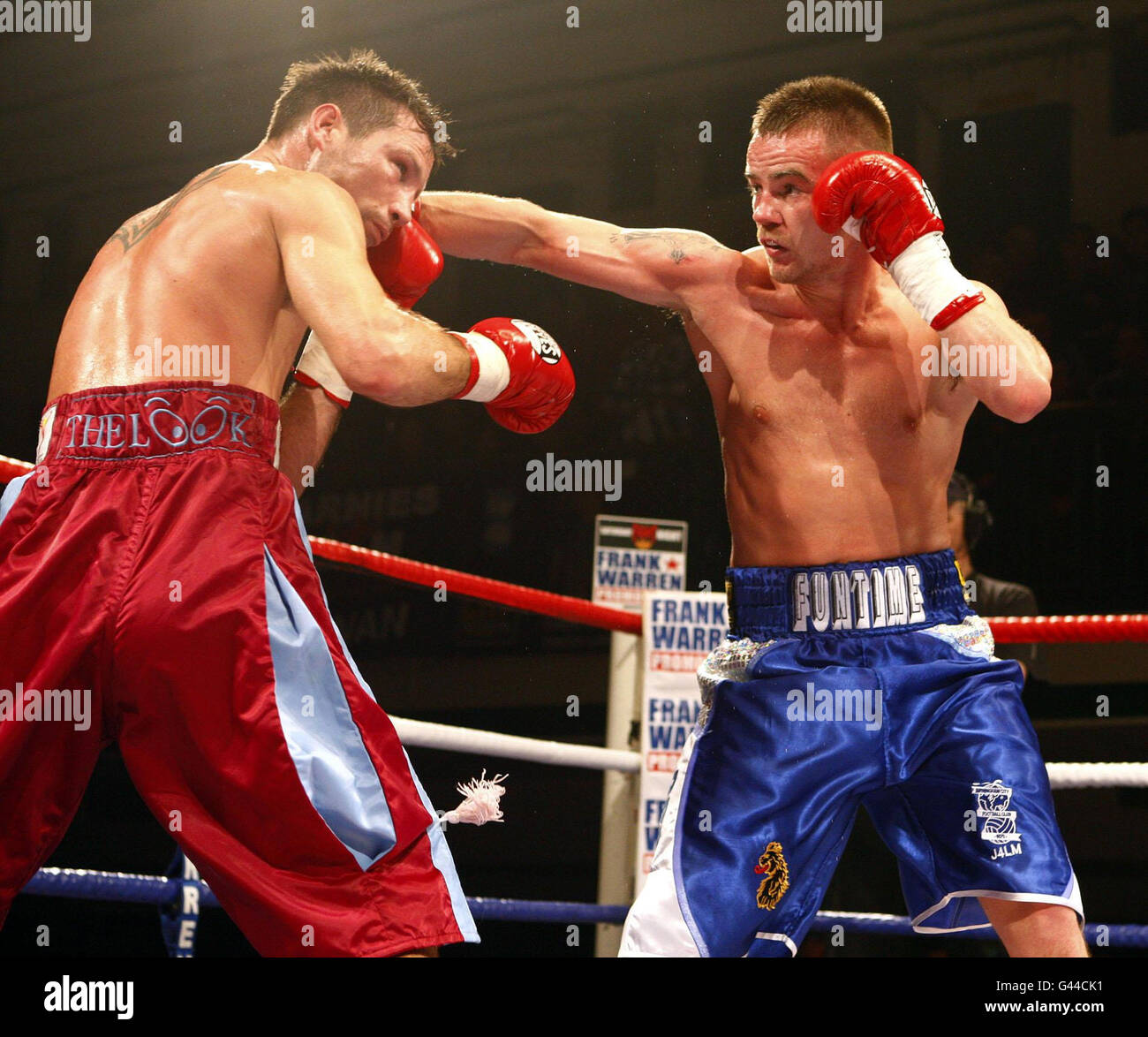 Boxing london half length mid punching mangsk hi-res stock photography ...