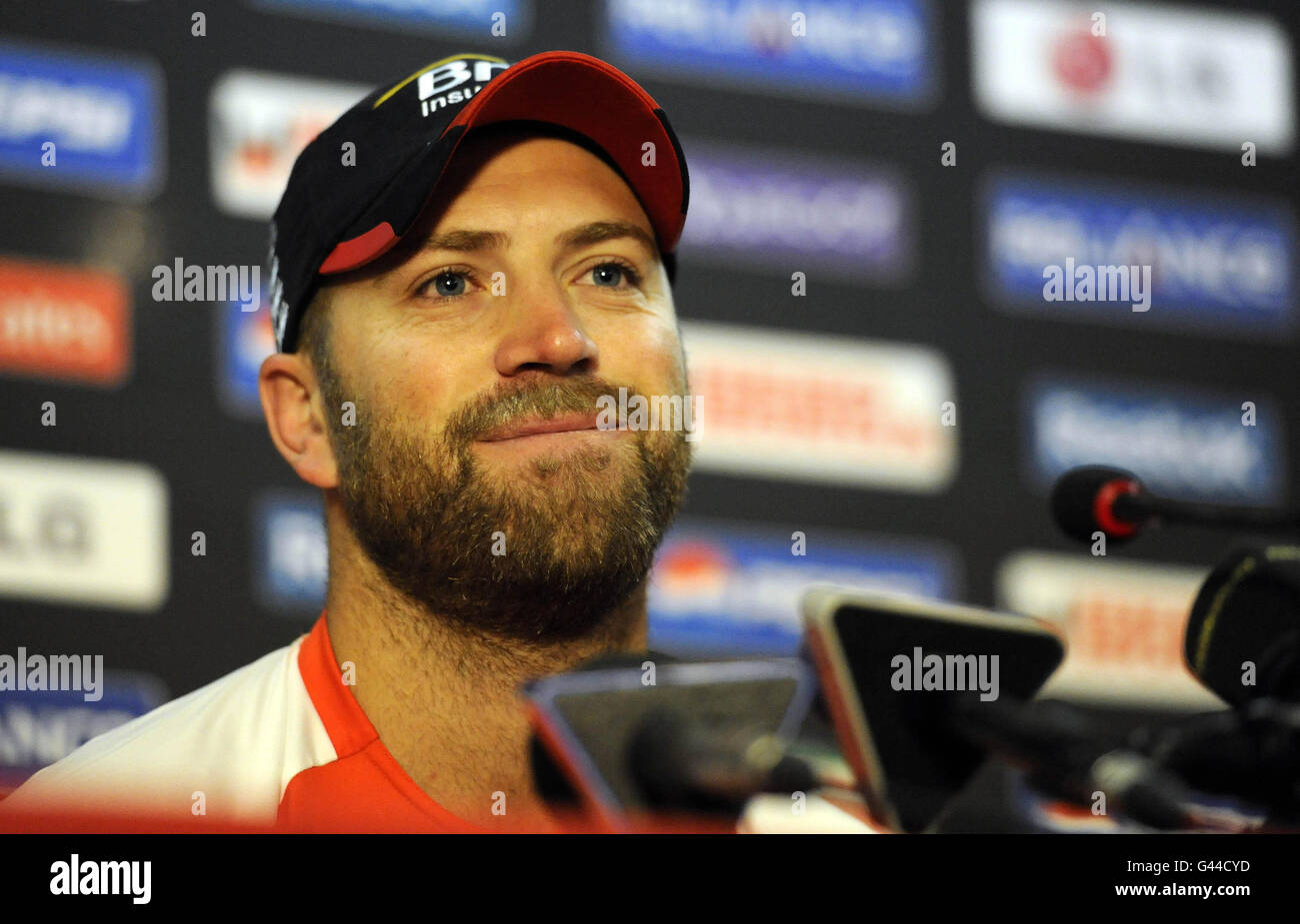 Cricket press conference head head shot hi-res stock photography and ...