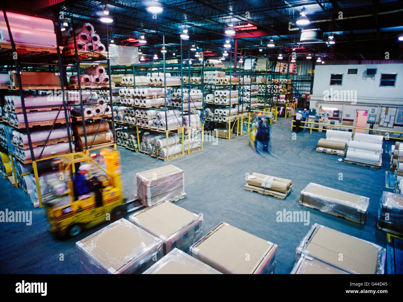 Large commercial distribution storehouse hi-res stock photography and ...