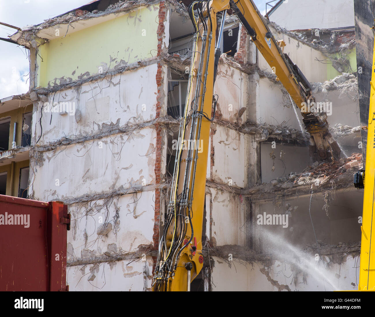 Dismantling building hi-res stock photography and images - Alamy