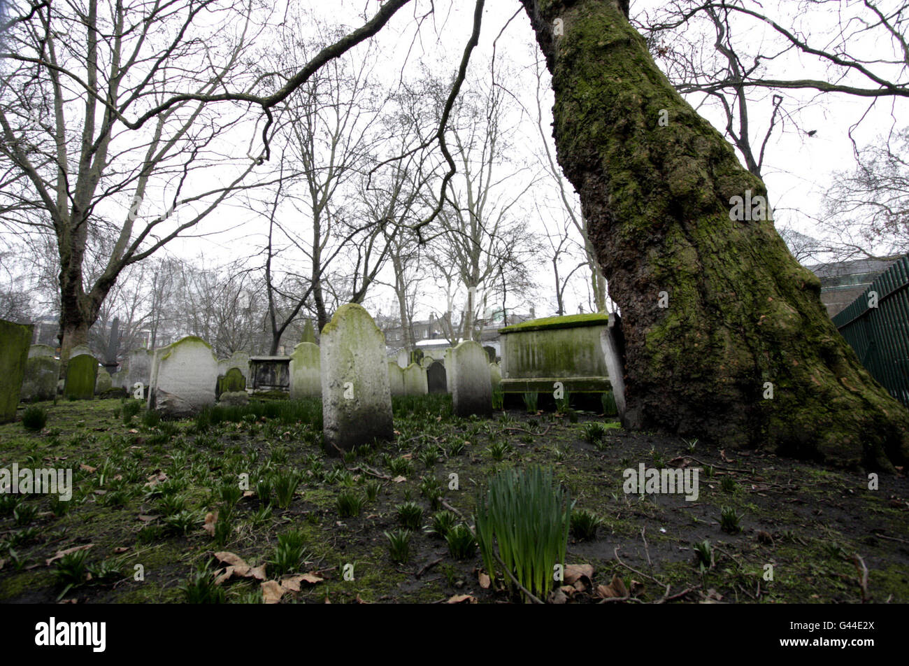 Bunhill cemetery hi-res stock photography and images - Alamy