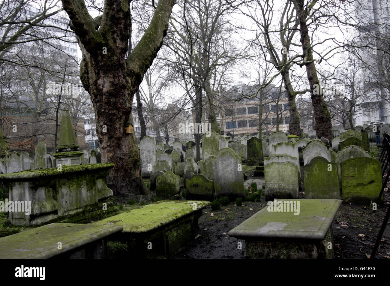 Bunhill Fields Cemetery - London Stock Photo - Alamy