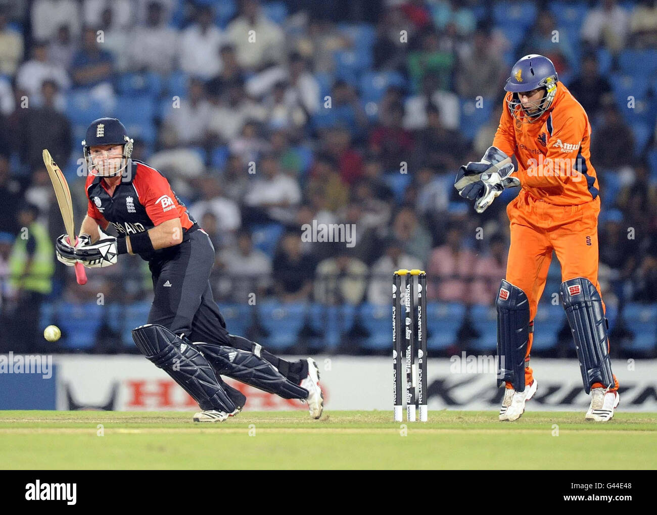 Cricket ball hits stumps hi-res stock photography and images - Alamy