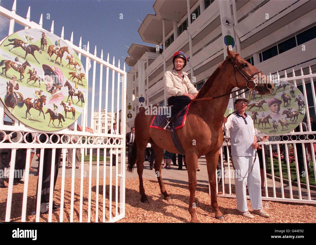 Lester piggot racing hi-res stock photography and images - Alamy
