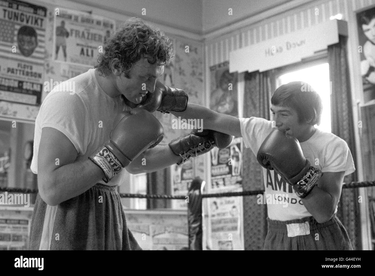 Heavyweight boxer joe bugner hi-res stock photography and images - Alamy