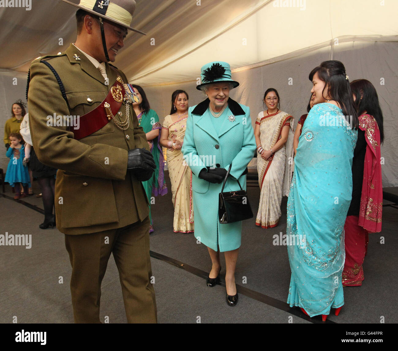 Queen visits 36 Engineers Regiment and The Queen's Gurkha Engineers ...